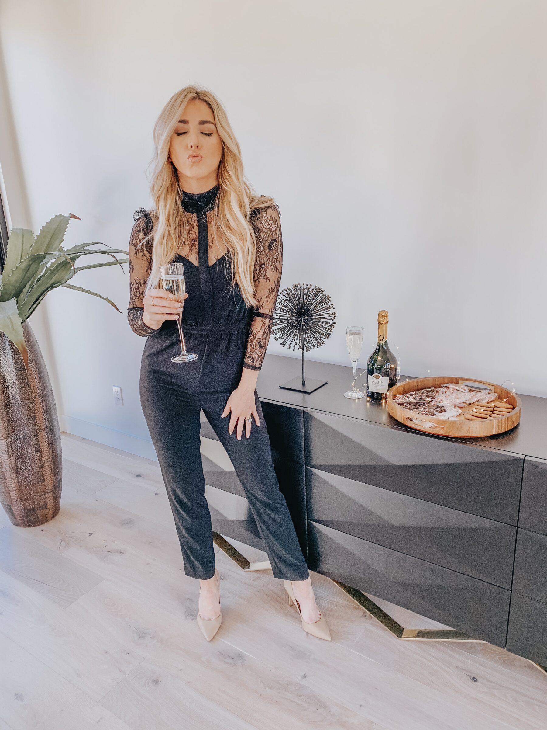 Guide to Being the Ultimate Holiday Hostess - Always Meliss
